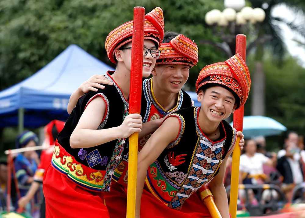 Zhuang people in S China's Guangxi celebrate Frost's Descent Festival with dance rituals (2 ...