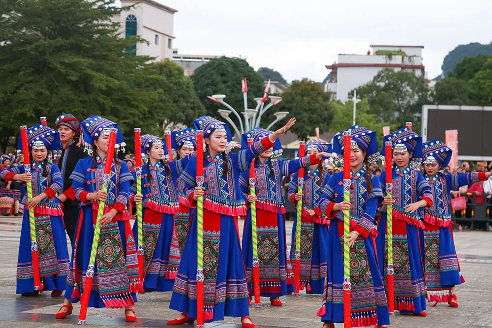 Zhuang people in S China's Guangxi celebrate Frost's Descent Festival with dance rituals (5 ...
