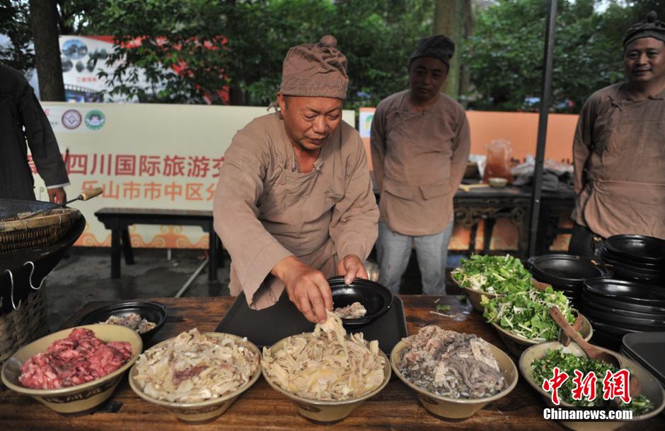 Thousands taste ‘qiaojiao’ beef at tourism expo in Leshan - People's ...