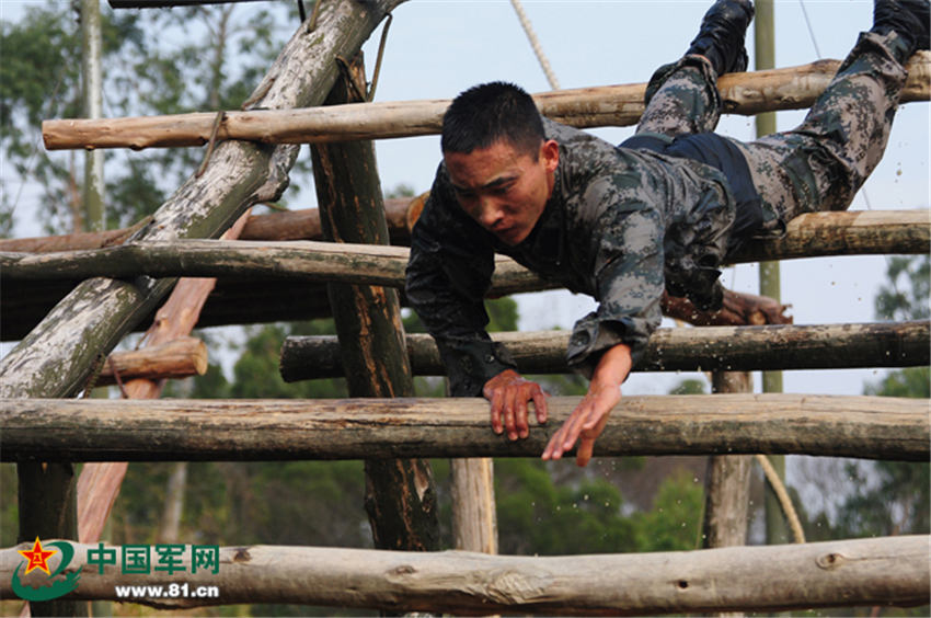 Chinese scouts take examination in training ground (5) - People's Daily ...