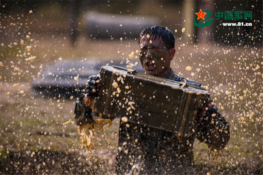 Chinese scouts take examination in training ground (4) - People's Daily ...