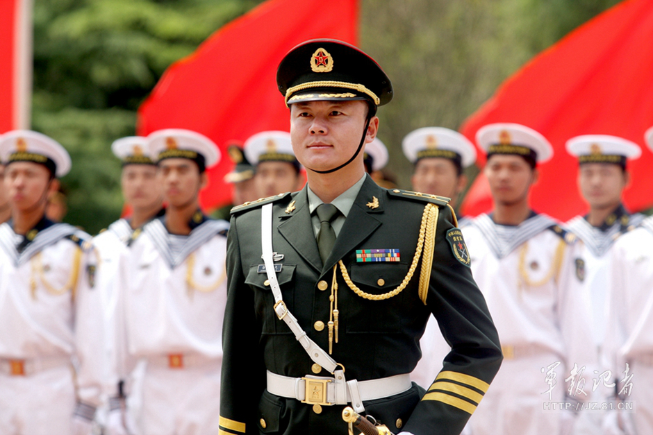 Captain of PLA military honor guard - People's Daily Online