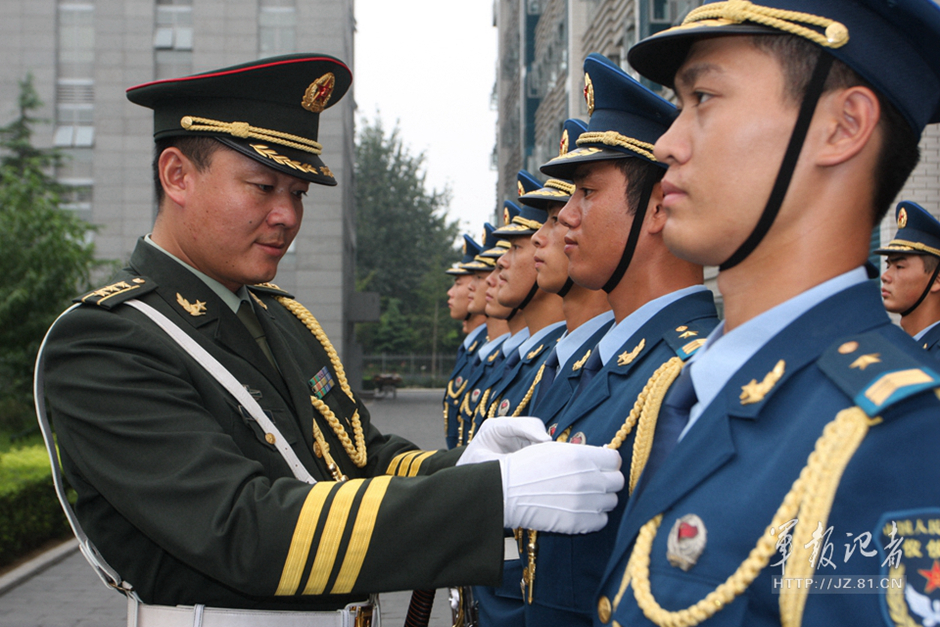Captain of PLA military honor guard (4) - People's Daily Online