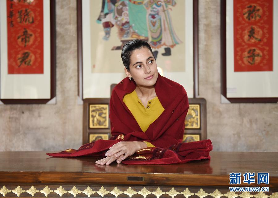 Foreigners go to ancient village to learn about Chinese culture (2 ...