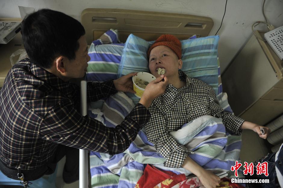 Father takes 10 years to wake up vegetative daughter - People's Daily ...
