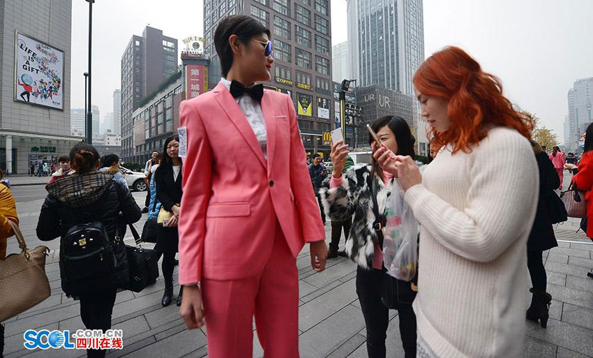 40 supermodels perform 'pink' show in Chengdu - People's Daily Online