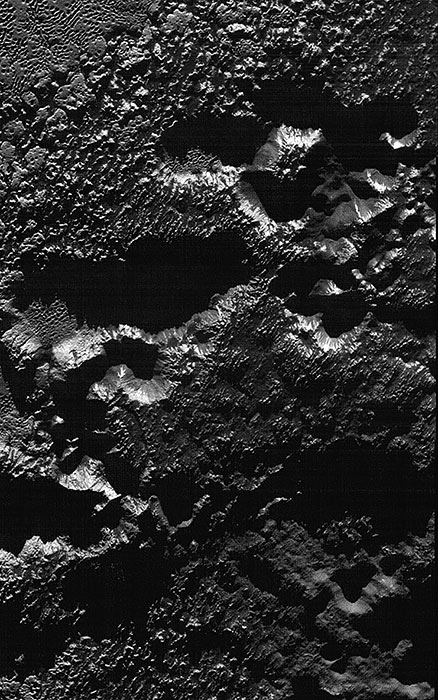 NASA releases high definition photos of Pluto (2) - People's Daily Online