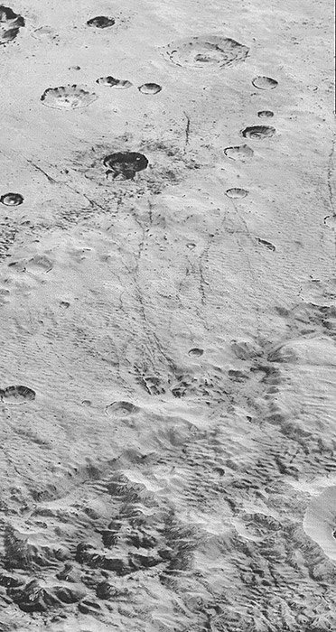 NASA releases high definition photos of Pluto (5) - People's Daily Online