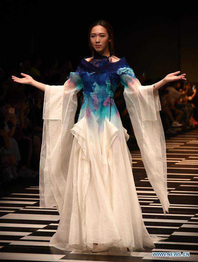 Highlights of 2016 Guangdong Fashion Week (2) - People's Daily Online