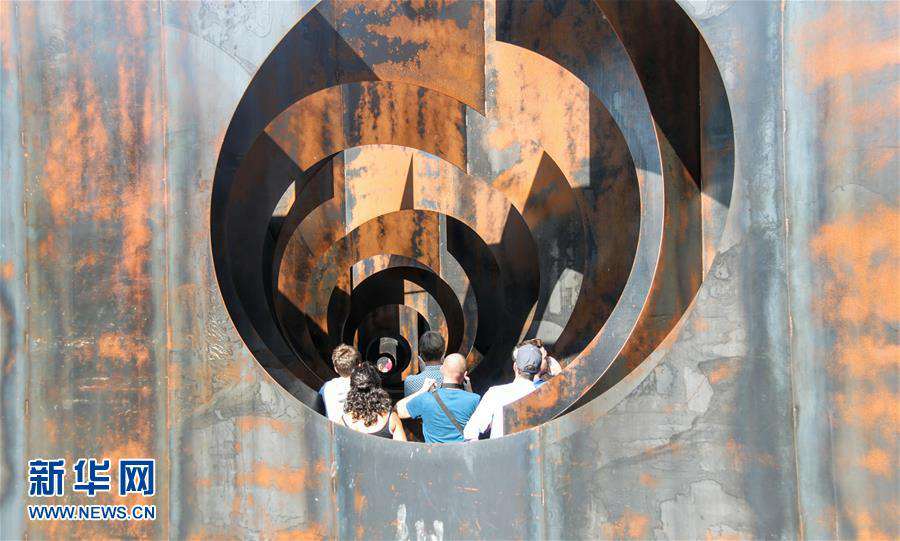 Belgian steel maze wows visitors - People's Daily Online