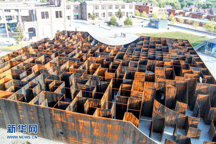 Belgian steel maze wows visitors (2) - People's Daily Online