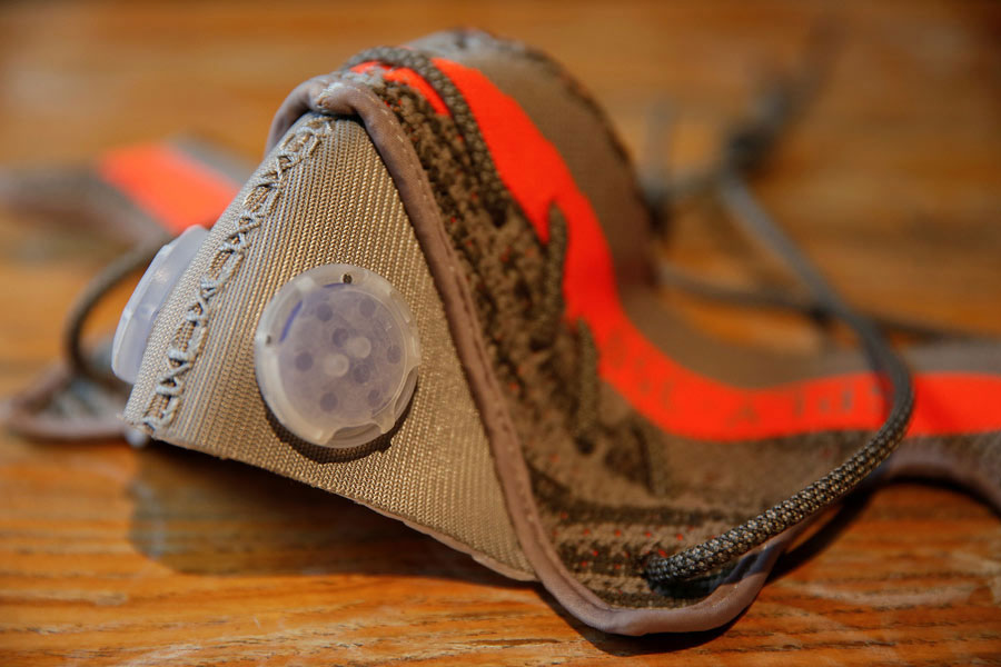 Beijing designer turns sneakers into smog masks - People's Daily Online