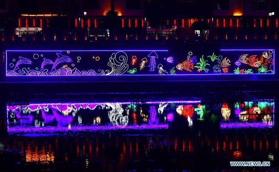 Lanterns set to greet Spring Festival in central China (2) - People's ...