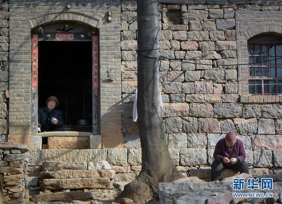Stone village in Henan balances tourism, tradition (5) - People's Daily ...