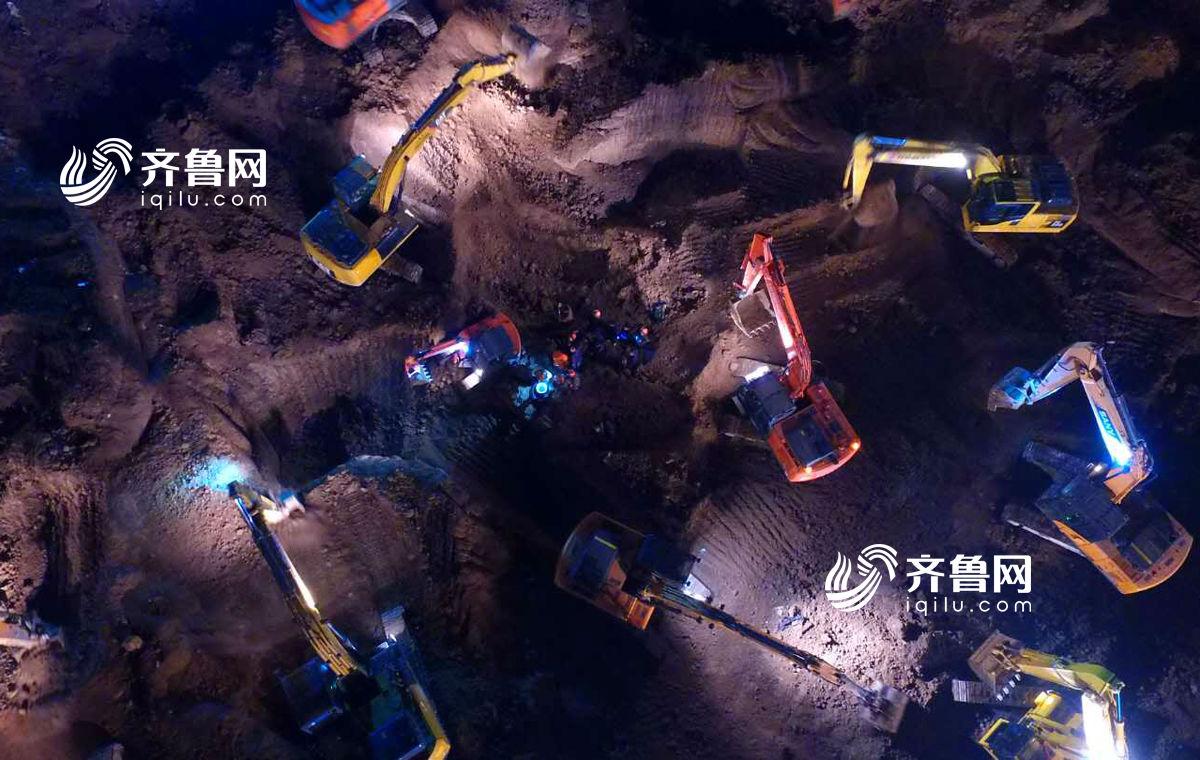 Child lifted from 15-meter deep well in East China - People's Daily Online