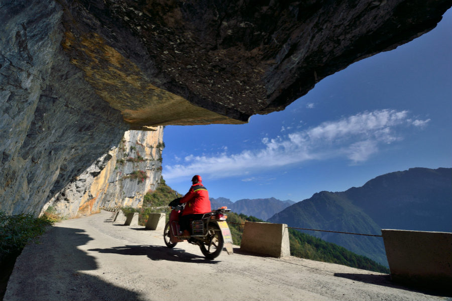 Remote Chongqing villagers build road on cliff to end isolation ...
