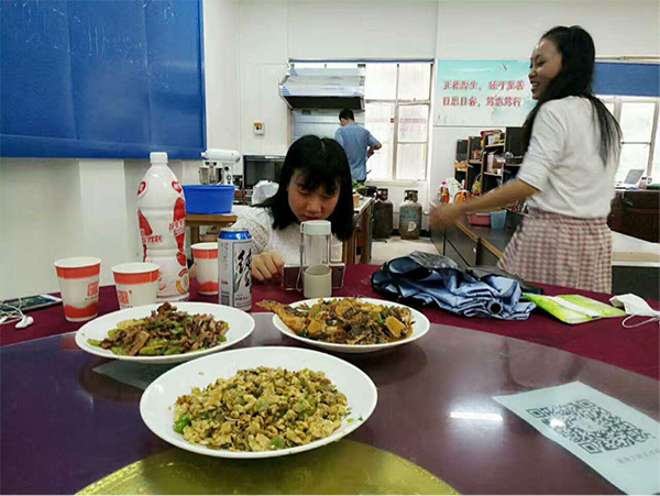 Student opens shared kitchen at campus cafeteria - People's Daily Online