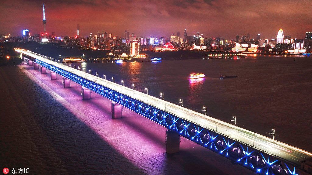 Bridge shines over the Yangtze River (2) - People's Daily Online