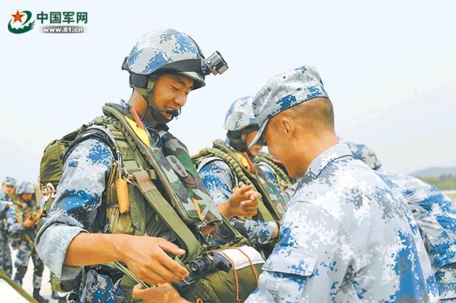 Wenchuan quake survivor follows his hero's footsteps (2) - People's ...