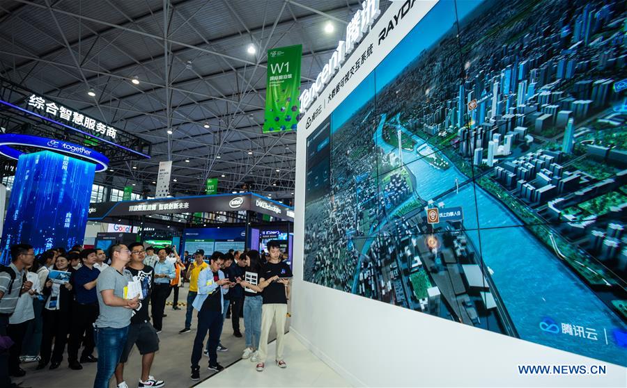 China Int'l big data expo opens (6) - People's Daily Online