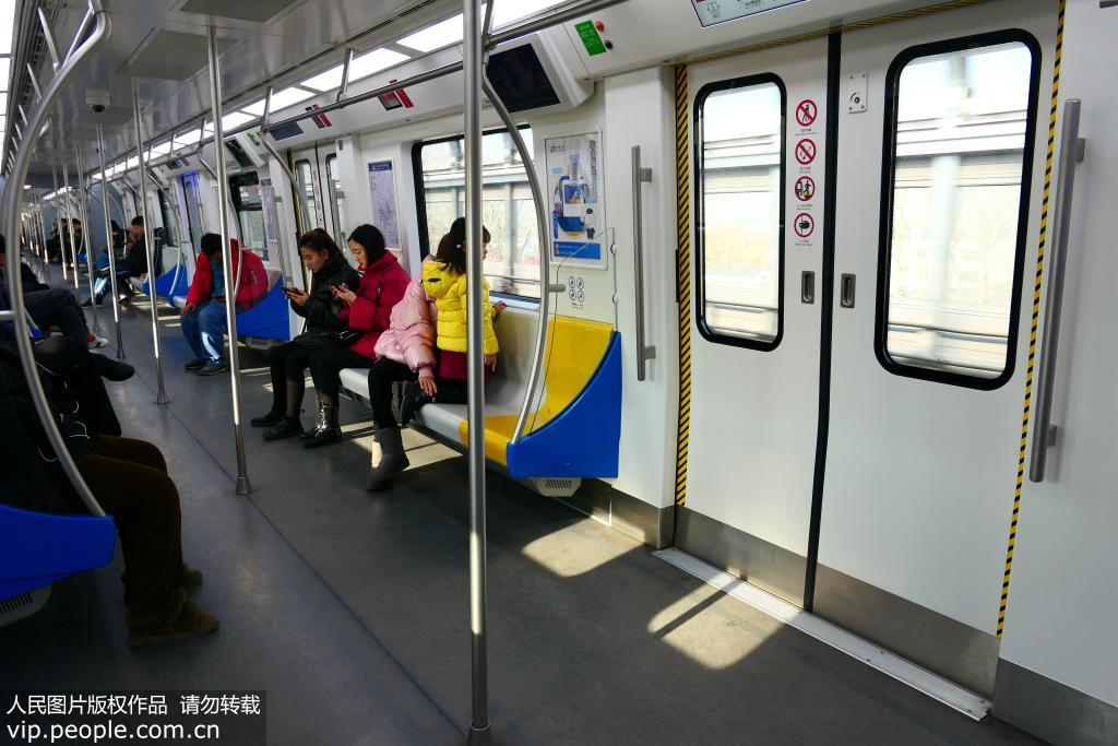 Driverless subway opens in southwest Beijing (9) - People's Daily Online