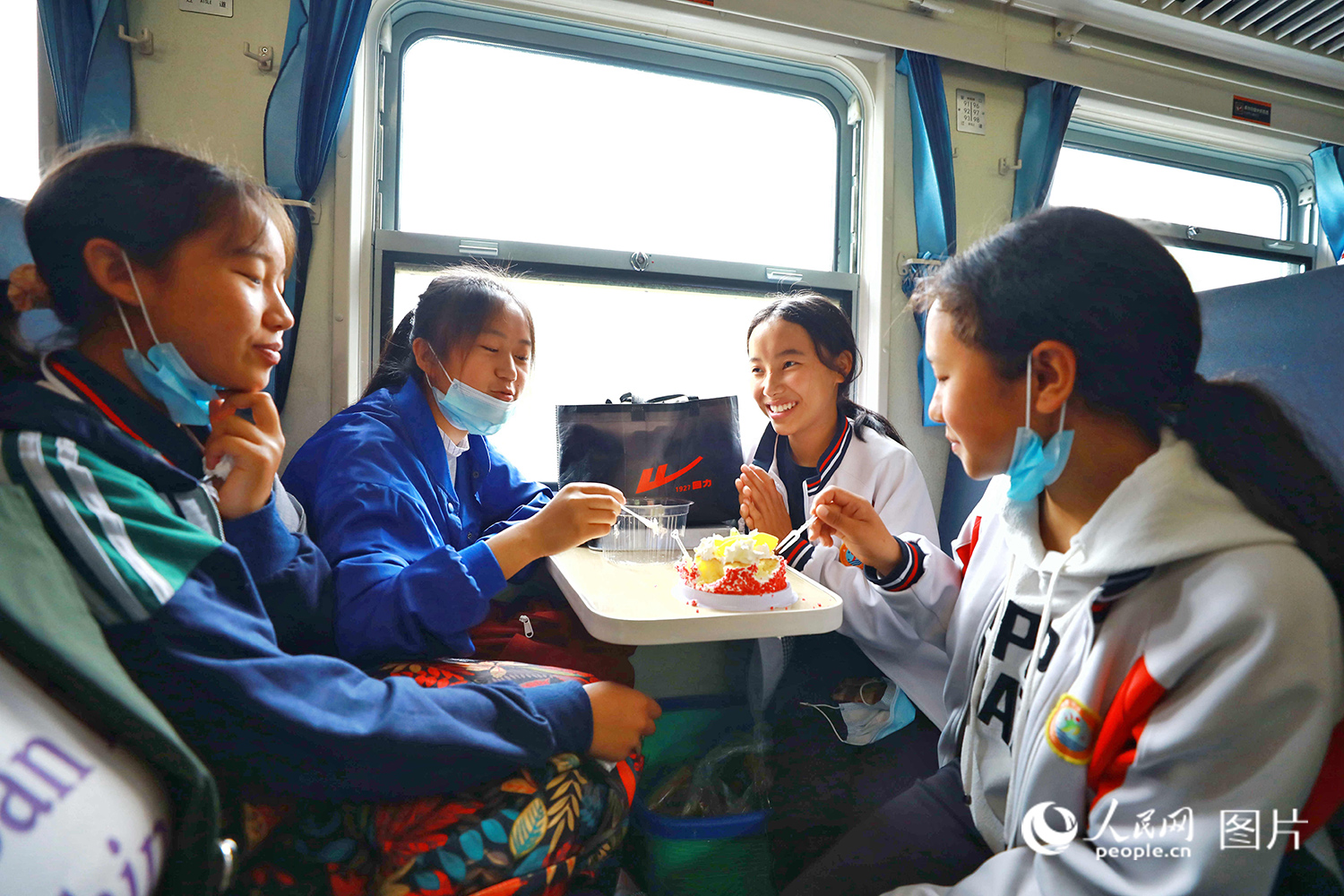 ‘Little slow trains’ in SW China’s Sichuan turned into school buses for ...