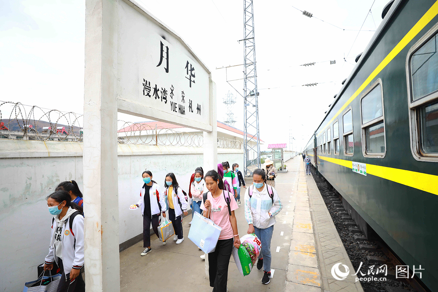 ‘Little slow trains’ in SW China’s Sichuan turned into school buses for ...