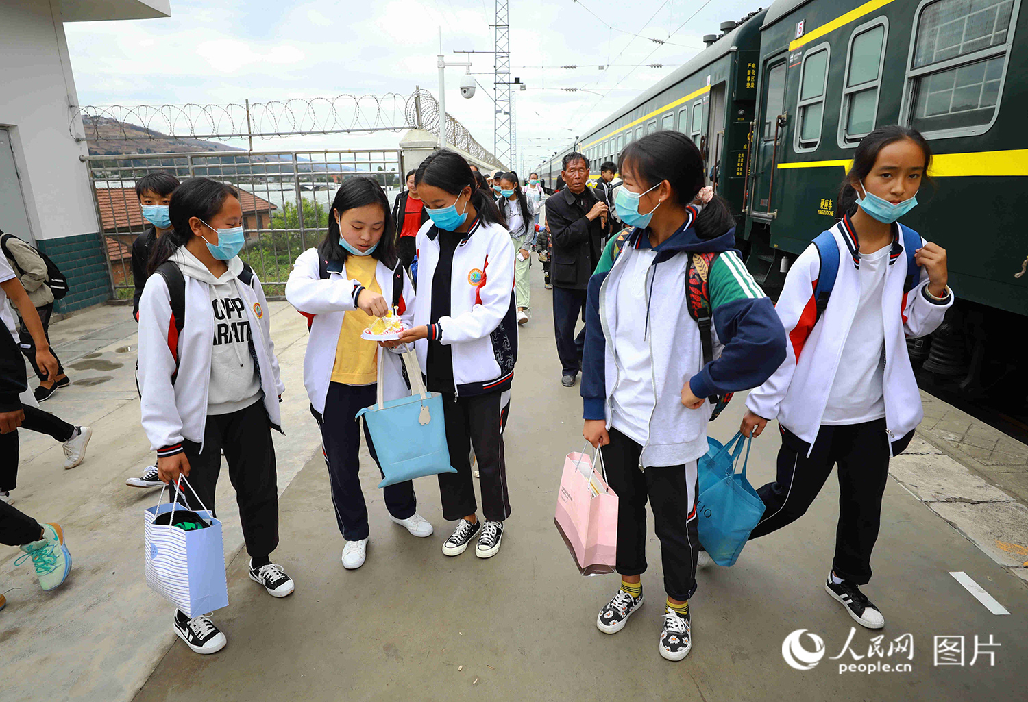 ‘Little slow trains’ in SW China’s Sichuan turned into school buses for ...