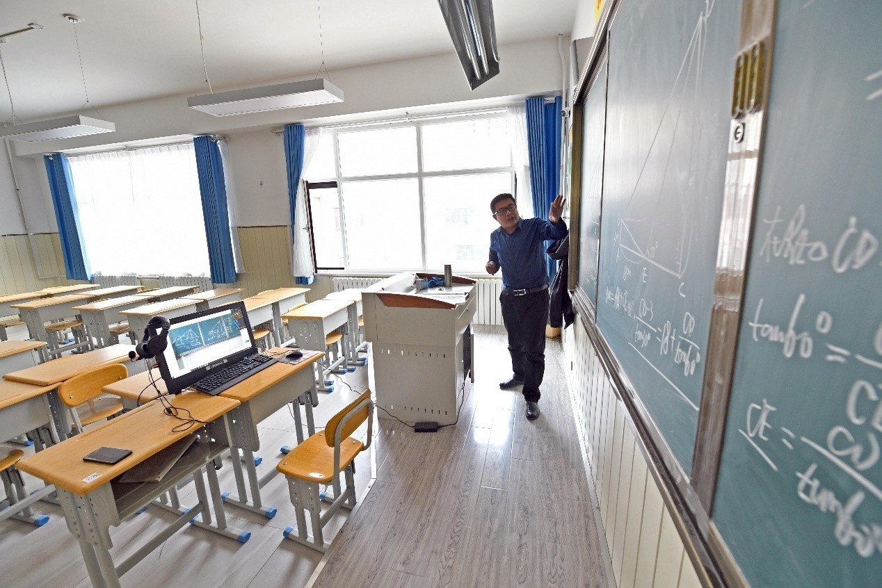 Hundreds of millions of students attend online classes in China (2 ...