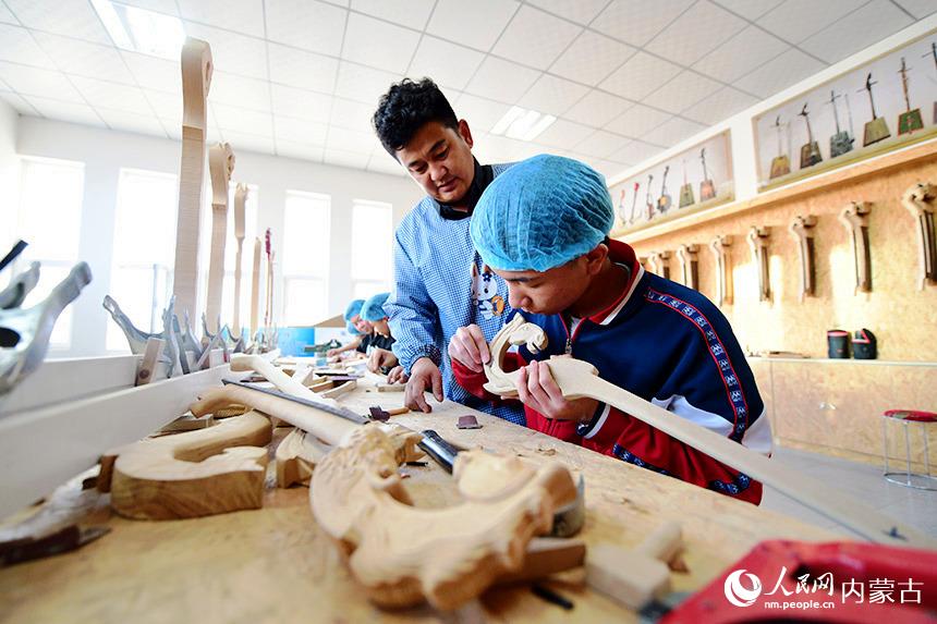 N China's Inner Mongolia offers musical instrument making courses to ...