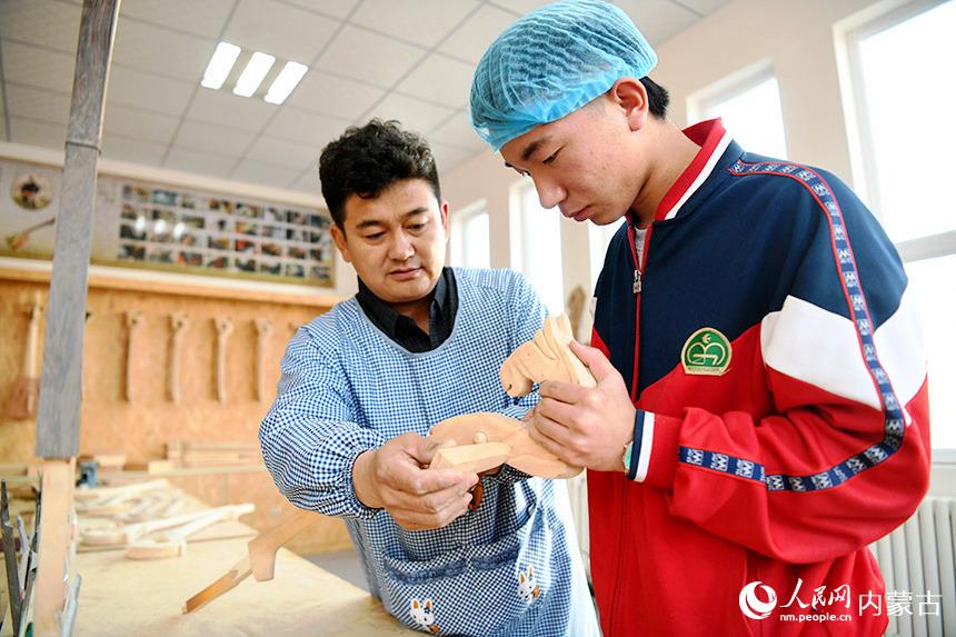 N China's Inner Mongolia offers musical instrument making courses to ...
