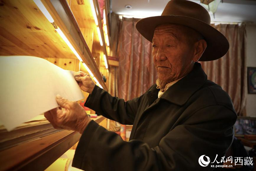 Inheritor dedicated to passing on millennium-old Tibetan paper-making ...