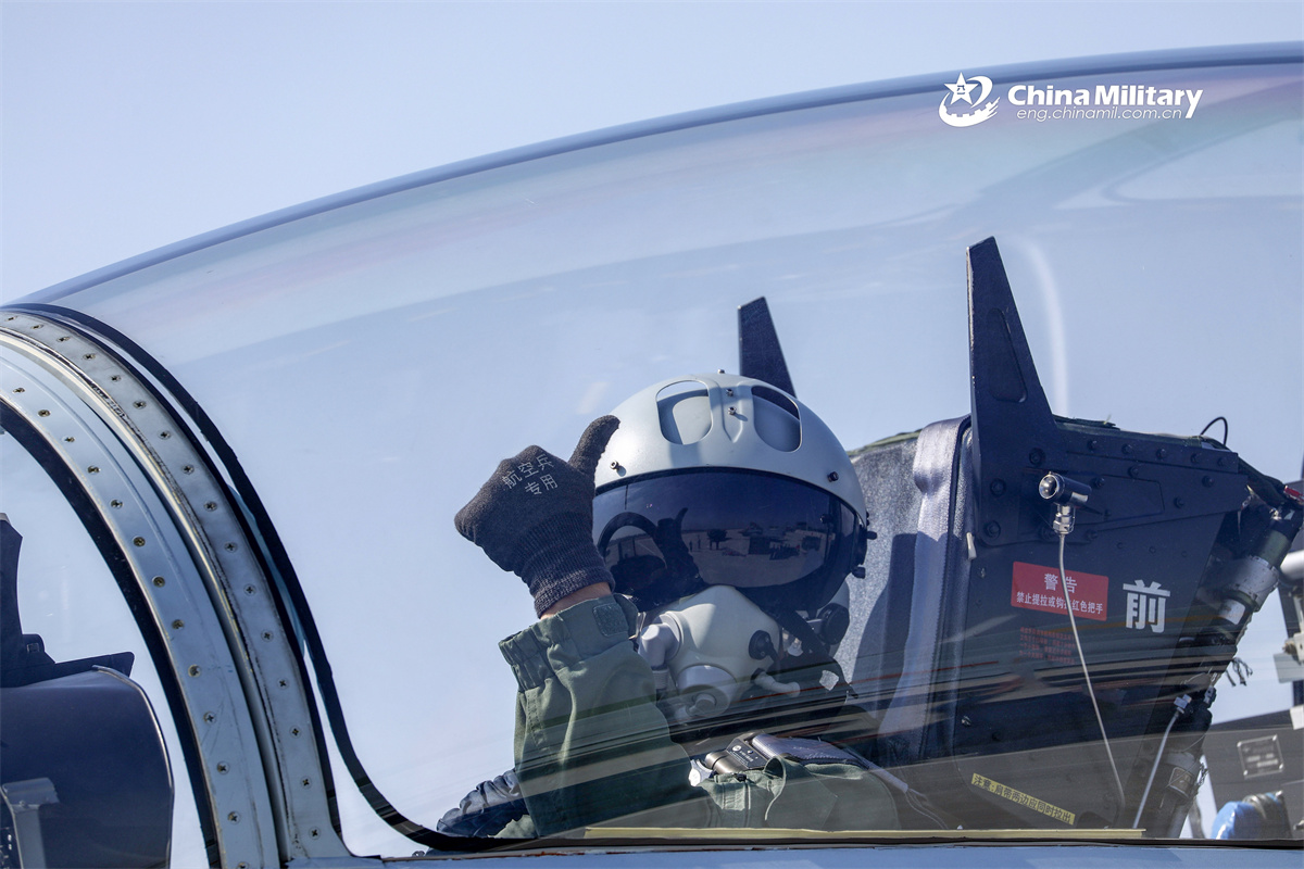 J-10 fighter jets in flight training - People's Daily Online