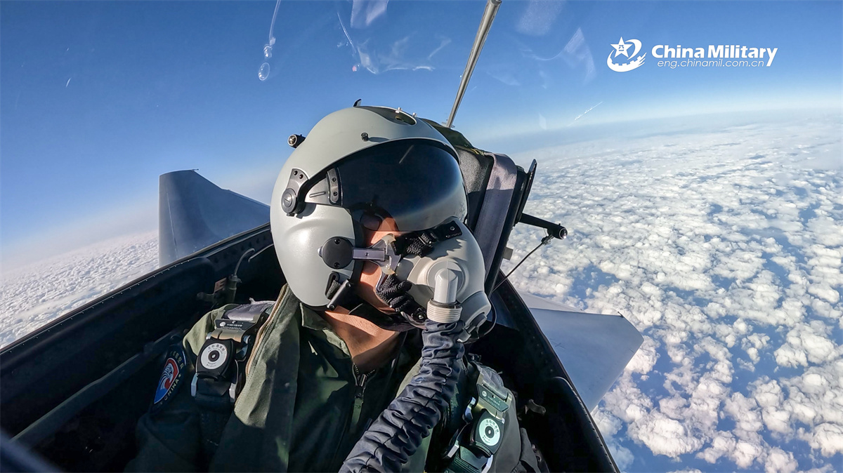 J-10 fighter jets in flight training - People's Daily Online