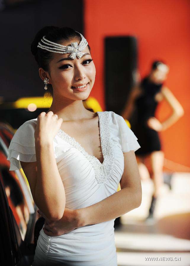 Sexy car models at 3rd Harbin Autumn Auto Exhibition (10) - People's ...