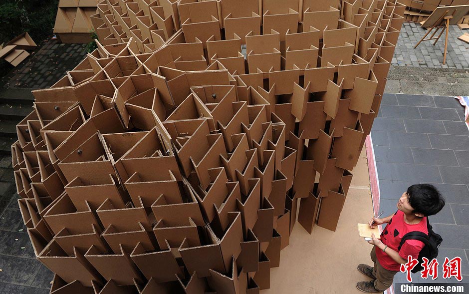 Creative house made of paper boxes (6) - People's Daily Online