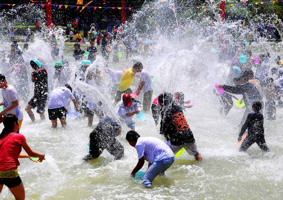 Water-Splashing Festival in China's Yunnan (10) - People's Daily Online