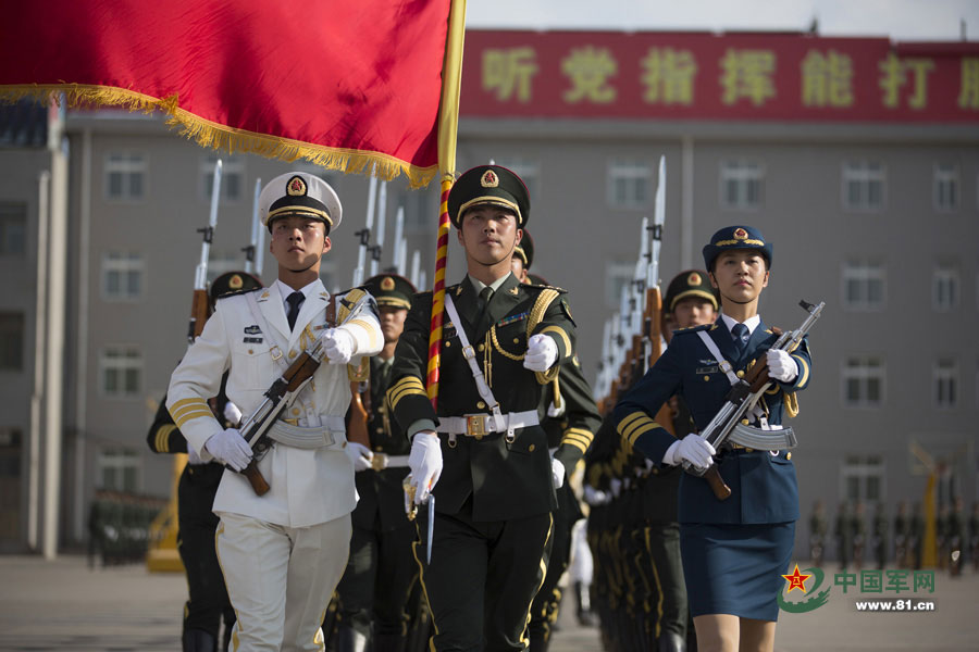 In photos: Training of the PLA's first female honor guard I (13 ...