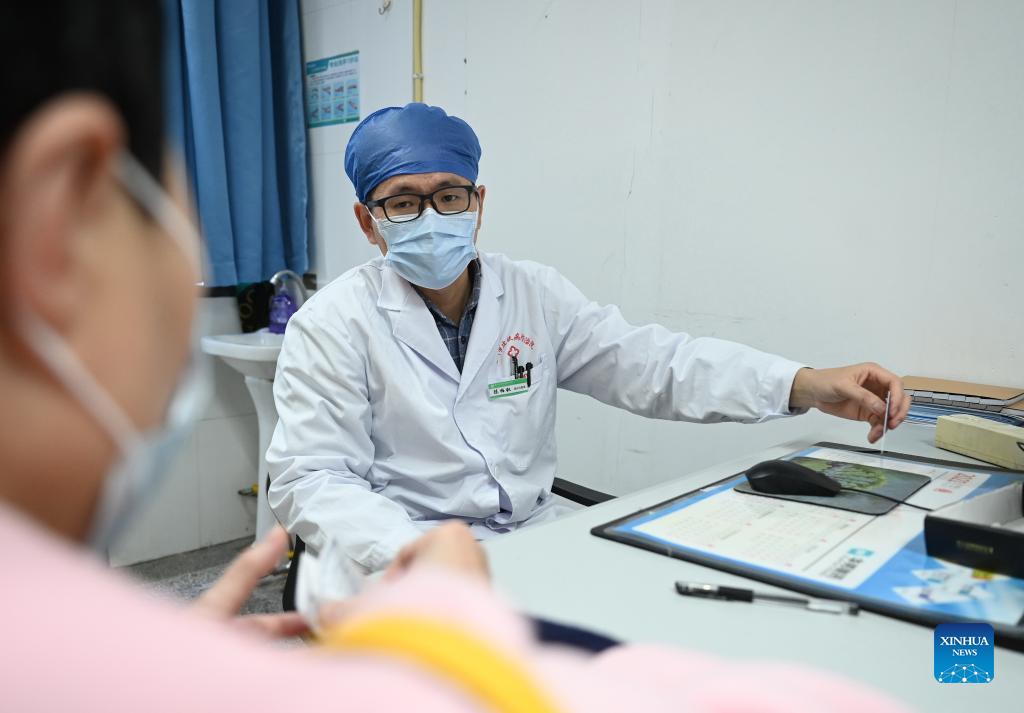 Taiwan doctor benefits from development on mainland - People's Daily Online