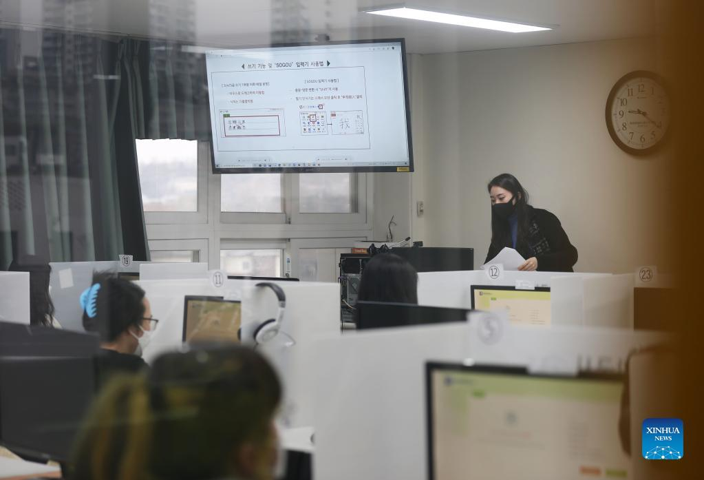 Candidates take HSK in Seoul, South Korea - People's Daily Online