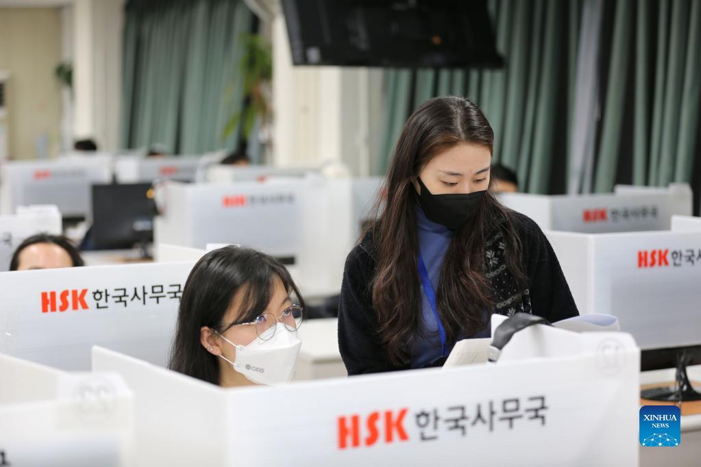 Candidates take HSK in Seoul, South Korea - People's Daily Online