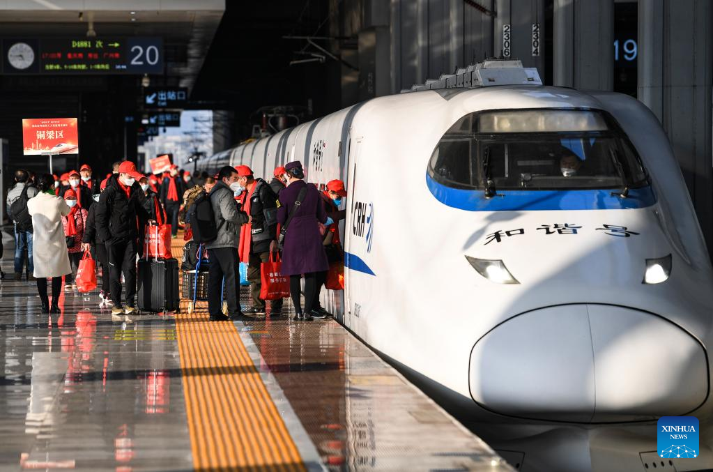 Special train helps migrant workers return to work - People's Daily Online