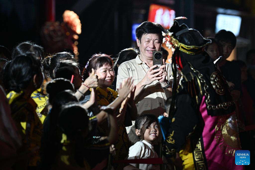 Distinctive traditions of Li and Miao ethnic groups attract tourists in ...