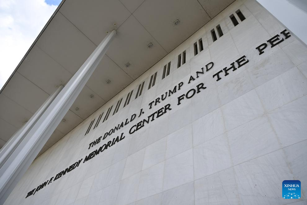 U.S. judge orders Trump's name removed from Kennedy Center - People's ...